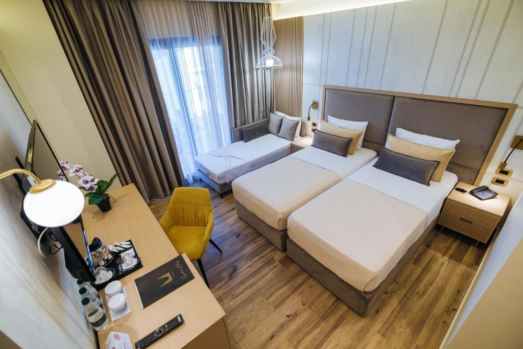 Triple Deluxe - Gloria Palace, Qerret Albania